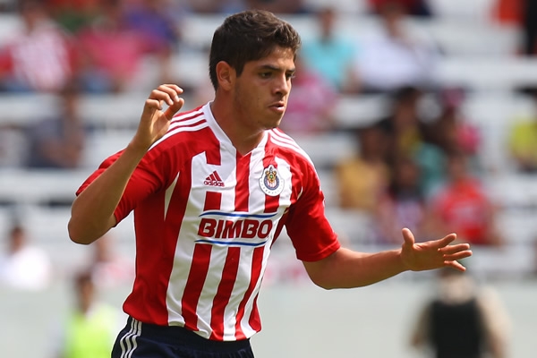 Quieren en Chivas estrenar playera y cancha con triunfo