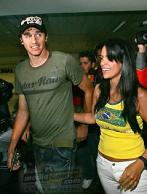 Edmílson regresó a Brasil