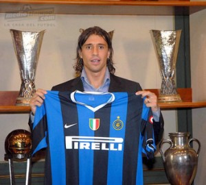 Hernán Crespo fue presentado con el Inter de Milán