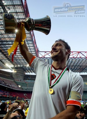 El Roma ofrece la Copa de Italia al ayuntamiento y al pueblo romano