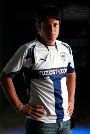 El 'Pollo' Salazar vive un complicado Clausura 08