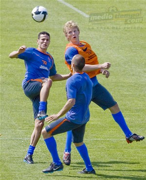 El defensa holandés Heitinga es el primer refuerzo del Atlético de Madrid