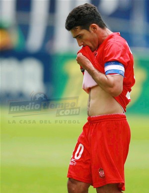 A Sinha le queda un año de contrato con Toluca