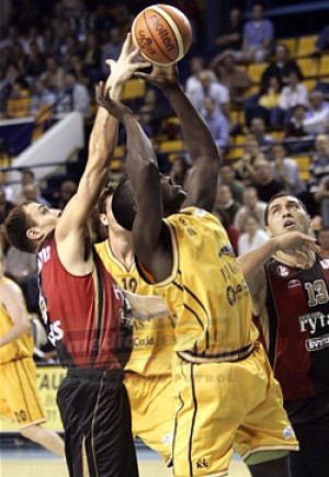 El ala-pívot estadounidense Sean Lampley ficha por el Clínicas Rincón ...