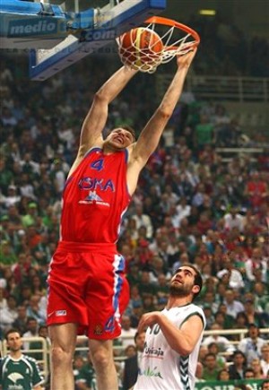 El colista inaugura su casillero en la cancha de uno de los grandes