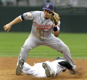 Medias Blancas 5, Indios 1; Chicago sigue vivo