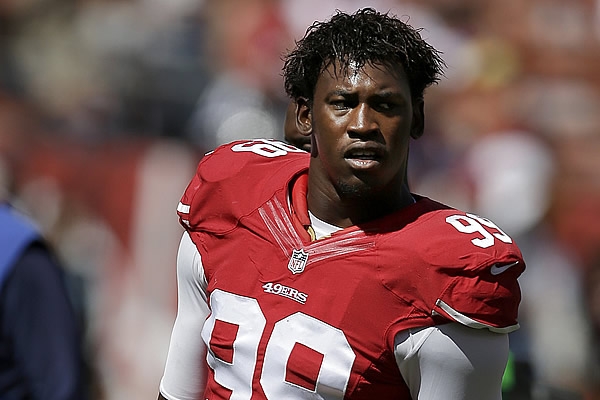 49ers suspenden indefinidamente a Aldon Smith