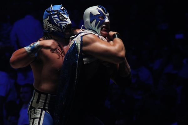 Último Guerrero y Atlantis, por las máscaras en el Aniversario del CMLL