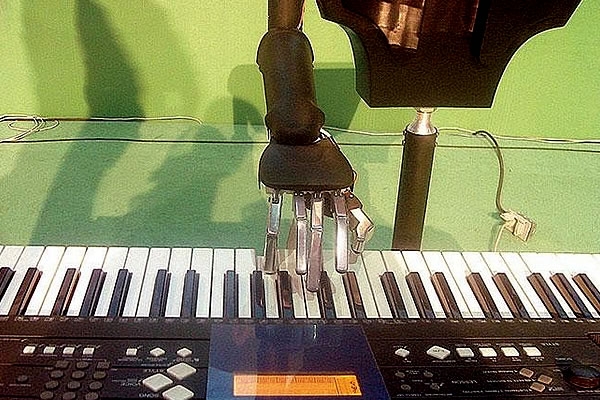 Crean el robot pianista más evolucionado del mundo