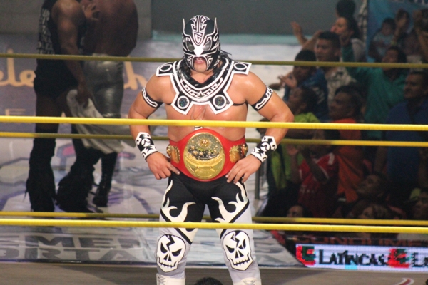 Último Guerrero, nuevo Campeón Universal del CMLL