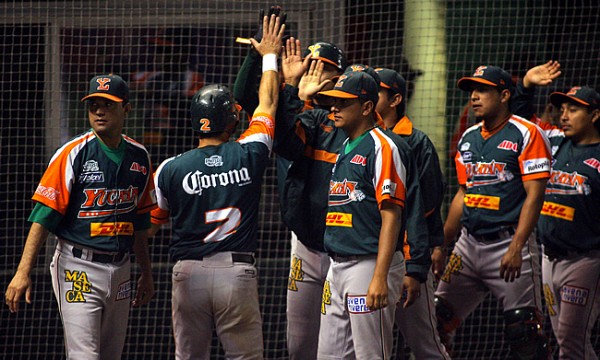El puertorriqueño Edgard Clemente bateó su primer jonrón en la LMB
