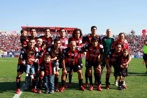 Busca Xoloitzcuintles cubrir posición de Ángel Conde