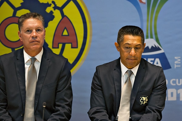 Ambriz continuará en América... por ahora