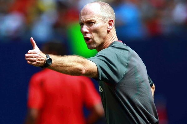 No pensamos en los demás, sólo en nuestros triunfos: Bob Bradley