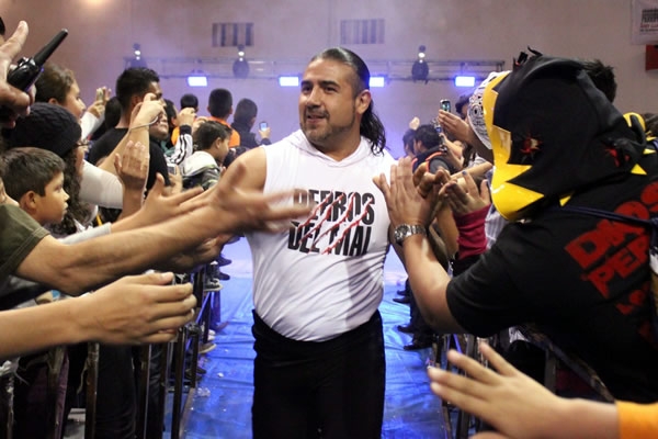 La lucha libre lamenta fallecimiento de Héctor Garza