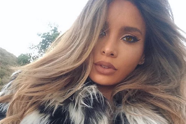 Para El Fin: Sarah Stage