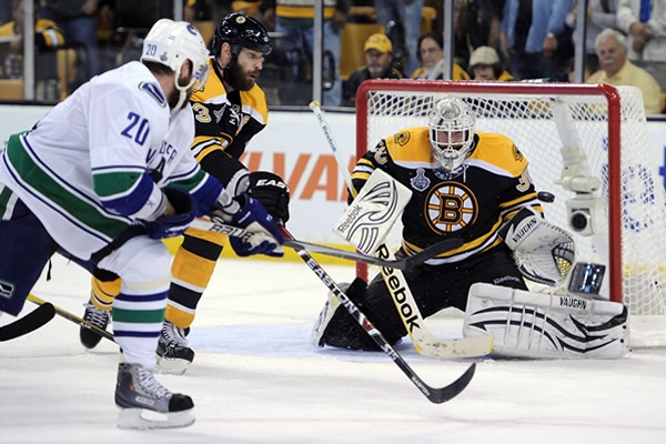 Bruins 5, Canucks 2...Boston domina y fuerza Juego 7