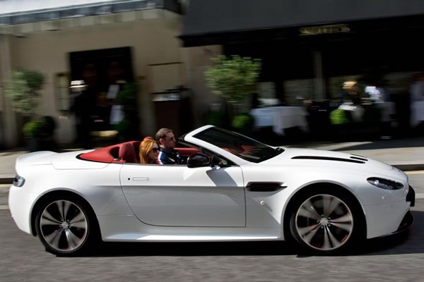 Aston Martin V12 Vantage Roadster