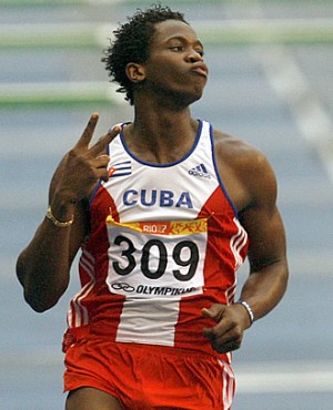 Dayron Robles retoma entranamientos y podría ir a Puerto Rico