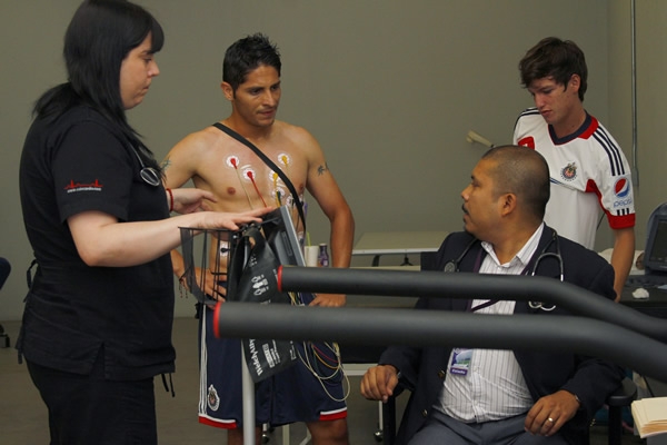 Edgar 'Tepa' Solís será operado de la rodilla izquierda