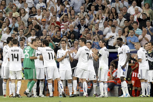 El Real Madrid homenajea a Dudek en el día de su despedida del club