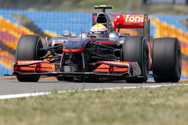 Hamilton marcó el mejor tiempo en la primera sesión libre