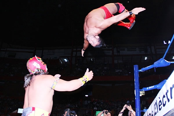 Héctor Garza nuevo Campeón Completo CMLL