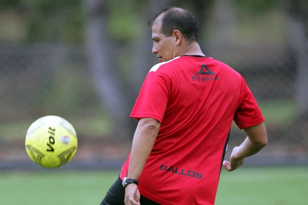 Héctor Medrano exigió siete jugadores para U. de G.