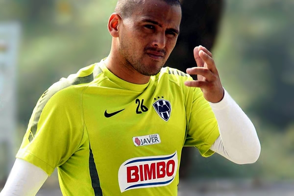 Espera Rayados retener a Suazo y Ayoví