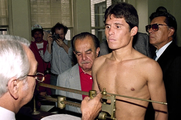 JC Chávez es Campeón Mundial a los 22 años: Archivo del Ring