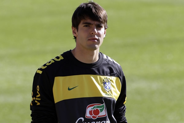 Kaká y Julio César jugaron al golf en día libre