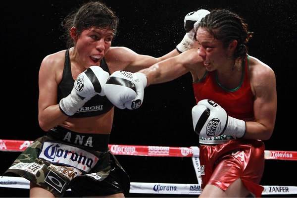 Ana María Torres y Jackie Nava empatan en combate