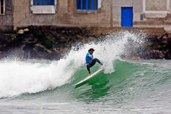 Analí Gómez rumbo a Australia para competir en Tour Mundial de la ASP