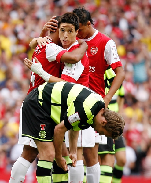 Arsenal 3-2 Celtic... Gol de Vela en duelo azteca