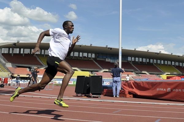 Bolt y Powell competirán en los 100 metros en Londres