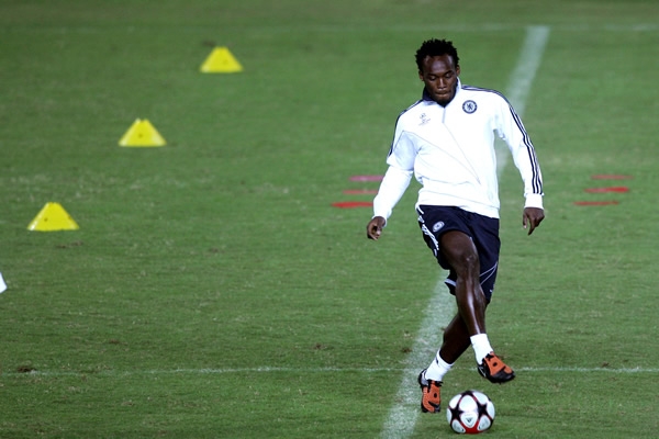 Essien llegó a Angola para reportar con Ghana