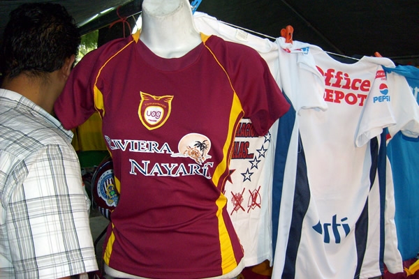 Sacaron playeras pirata de Estudiantes