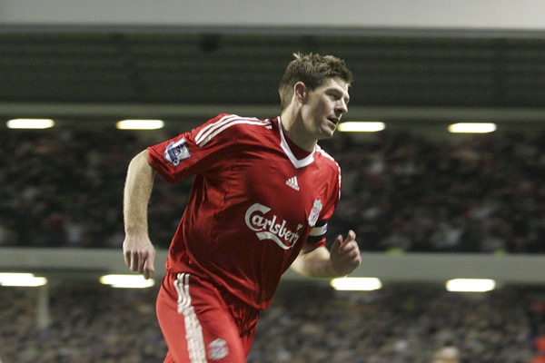Gerrard entrenará más pronto de lo previsto con Liverpool