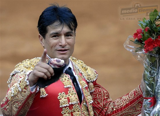 Humberto Flores fue cornado en la tarde 13 de la Plaza México