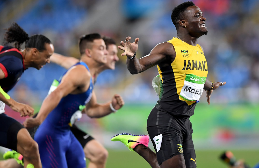 Jamaiquino McLeod dio primer oro a su país en 110m vallas