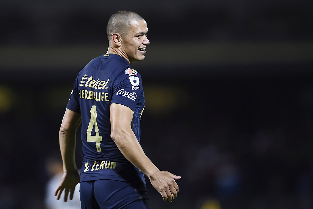 Verón volvió a marcar gol después de un año