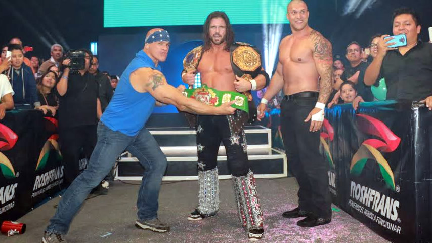 Johnny Mundo retuvo el Tricampeonato AAA
