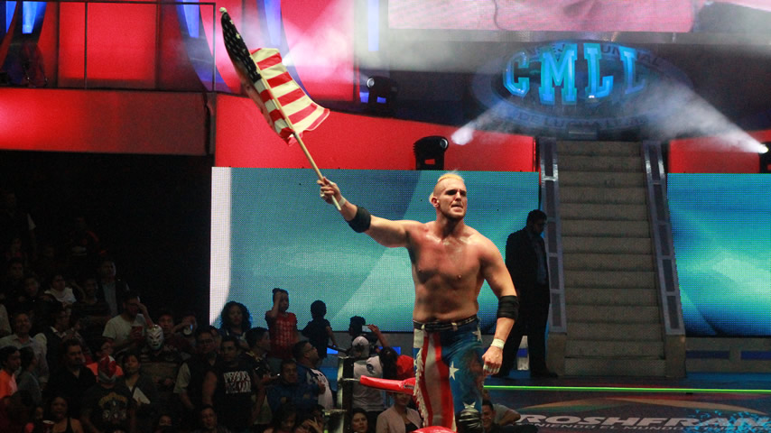 Sam Adonis silenció la Arena México; rapó a Blue Panther