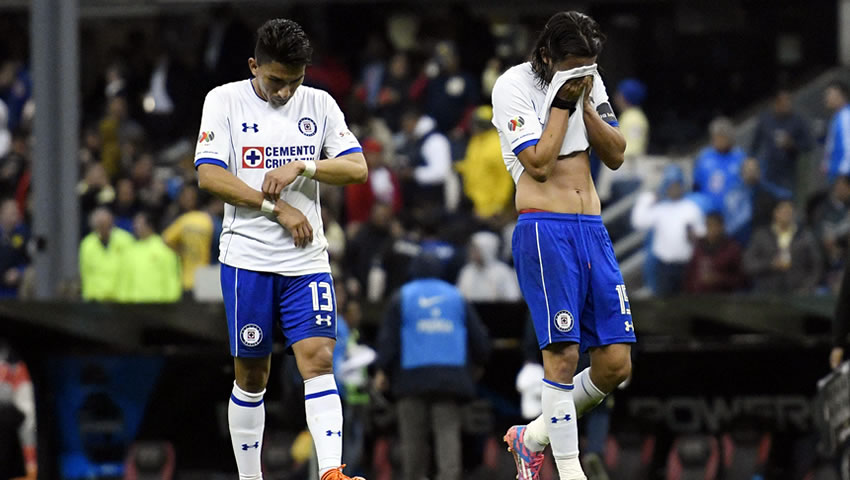 "A ver si ponen huevos", cantó la barra de Cruz Azul