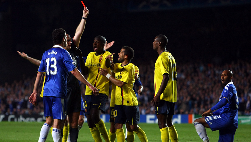 Árbitro del 'robo de Stamford Bridge' ni se acuerda del Chelsea-Barça