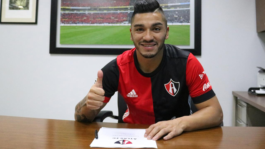 Atlas firmó por tres años al chileno Lorenzo Reyes