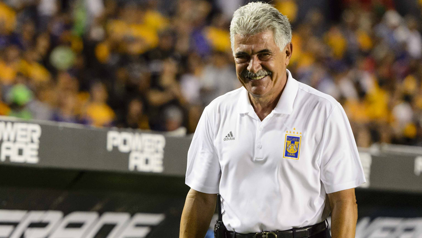 Tuca, sin la Regla 20/11 sumó jóvenes de 'debut y despedida'