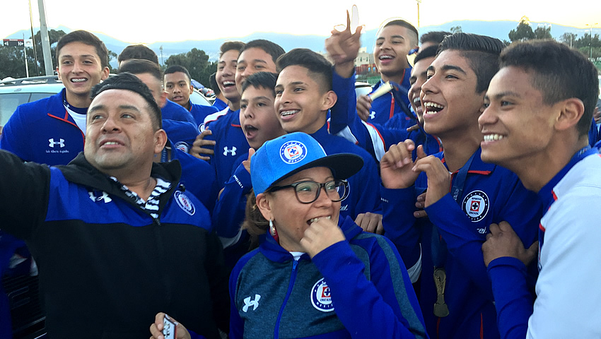 Cruz Azul Sub-15 será homenajeado en el Azteca tras conquistar título