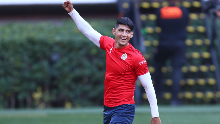 En medio de la tormenta, Pulido revela que acordó dos años más en Chivas