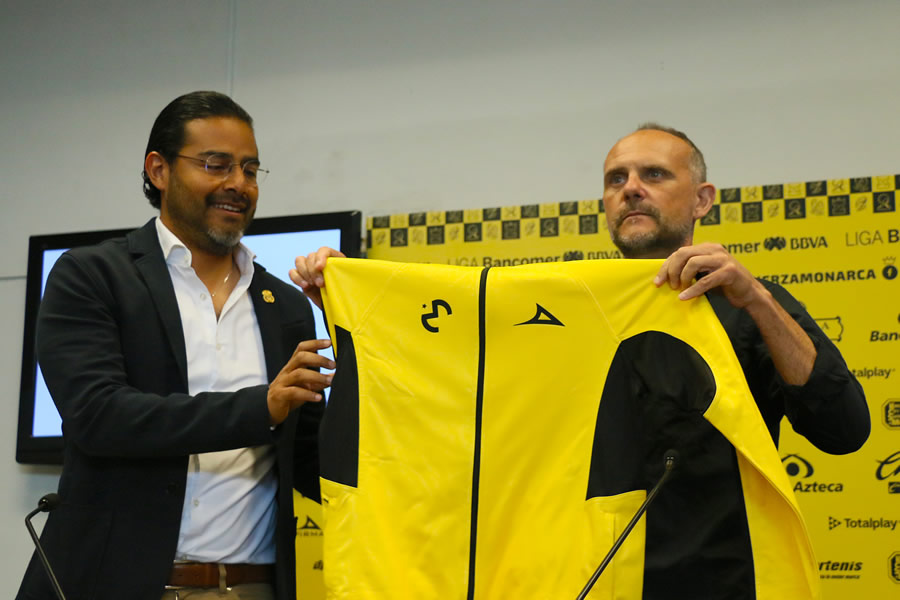 Javier Torrente fue presentado en Morelia; destacó "trato europeo ...